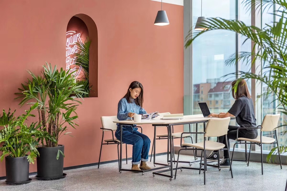 grado’s Thinking: The Hot Desk and Its Double Edge | Grado Design